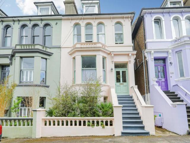 4 bedroom semi detached house for sale