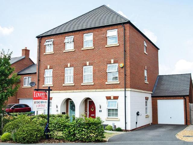4 bedroom semi detached house for sale
