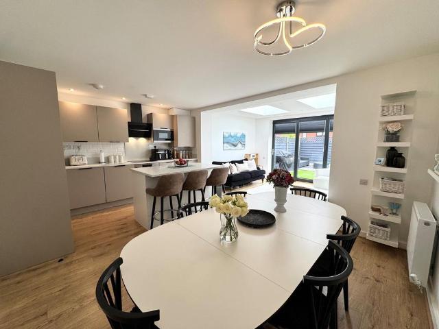 4 bedroom semi detached house for sale