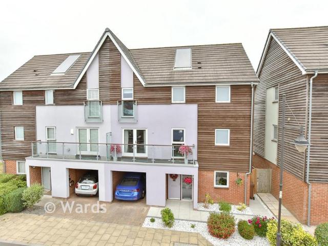 4 bedroom semi detached house for sale