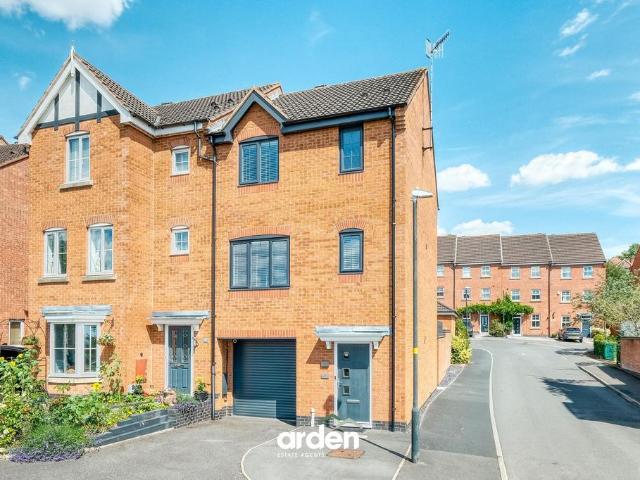 4 bedroom semi detached house for sale