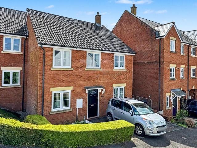 4 bedroom semi detached house for sale
