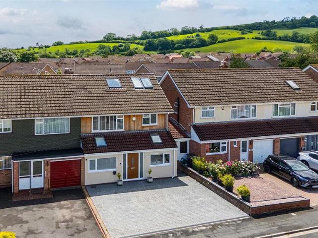 4 bedroom semi detached house for sale