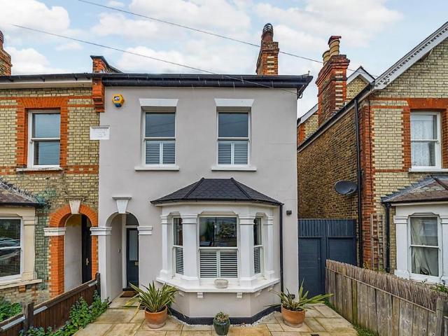 4 bedroom semi detached house for sale