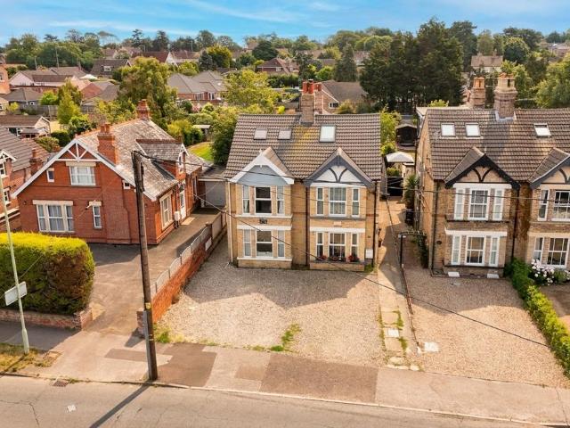 4 bedroom semi detached house for sale