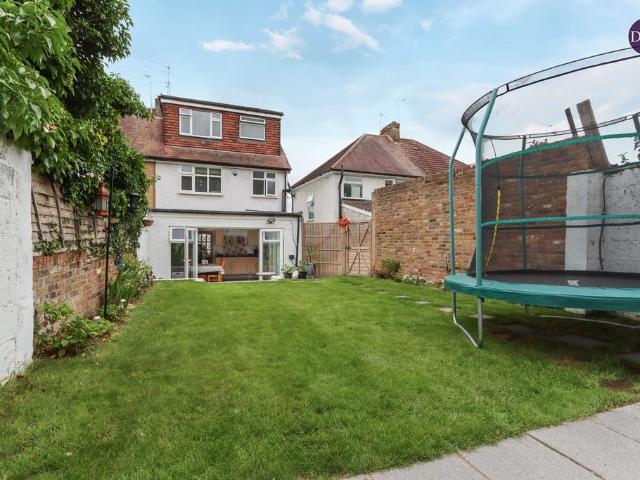 4 bedroom semi detached house for sale