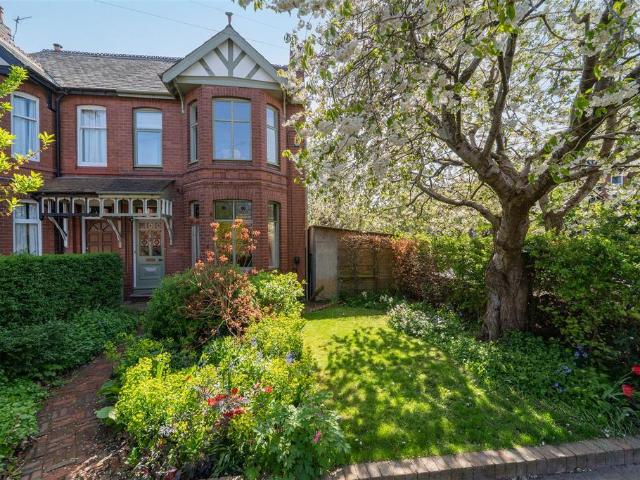 4 bedroom semi detached house for sale