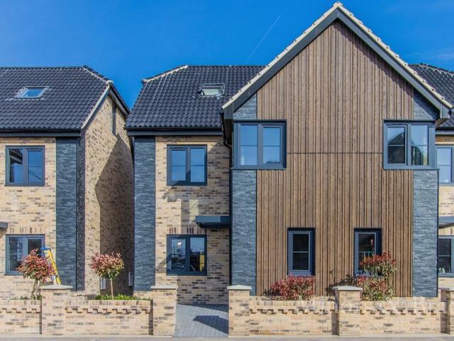 4 bedroom semi detached house for sale