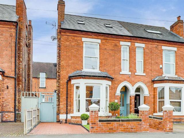 4 bedroom semi detached house for sale