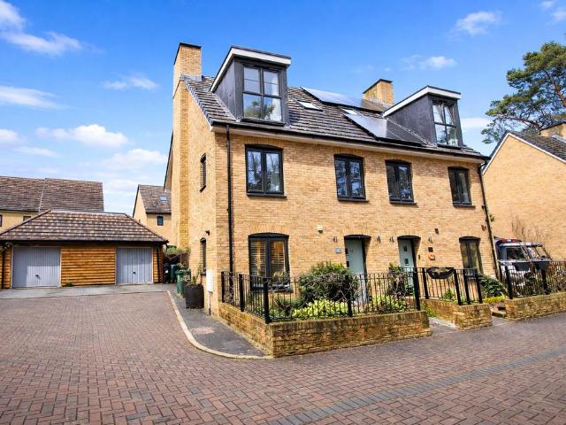 4 bedroom semi detached house for sale