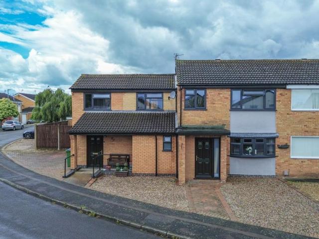 4 bedroom semi detached house for sale