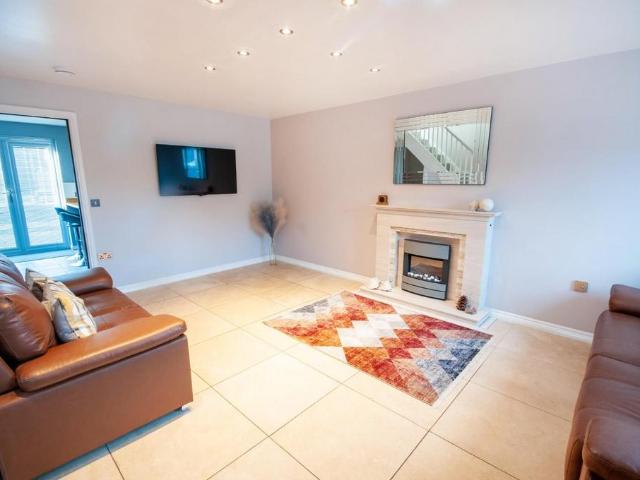 4 bedroom semi detached house for sale