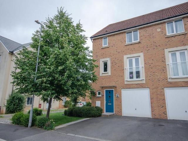 4 bedroom semi detached house for sale