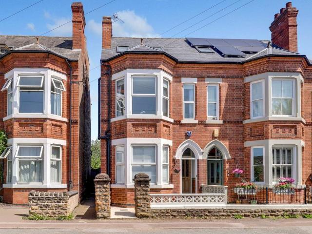 4 bedroom semi detached house for sale