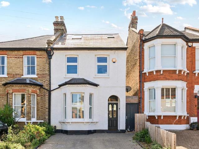 4 bedroom semi detached house for sale