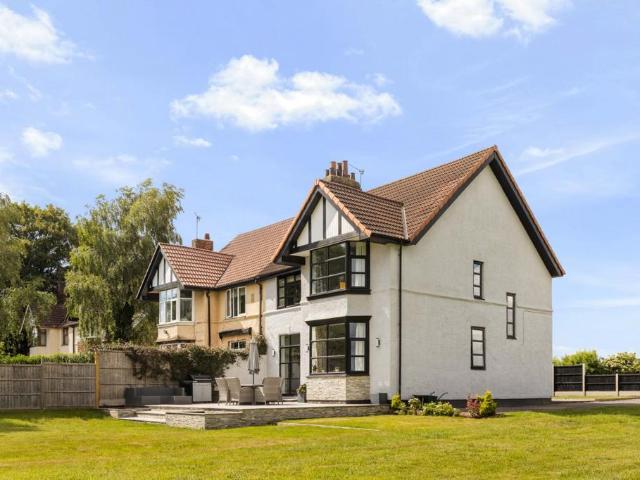 4 bedroom semi detached house for sale