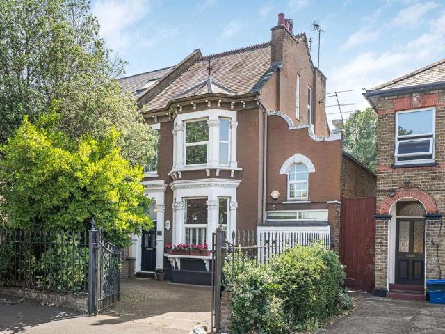 4 bedroom semi detached house for sale