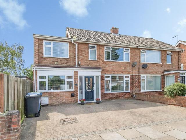 4 bedroom semi detached house for sale
