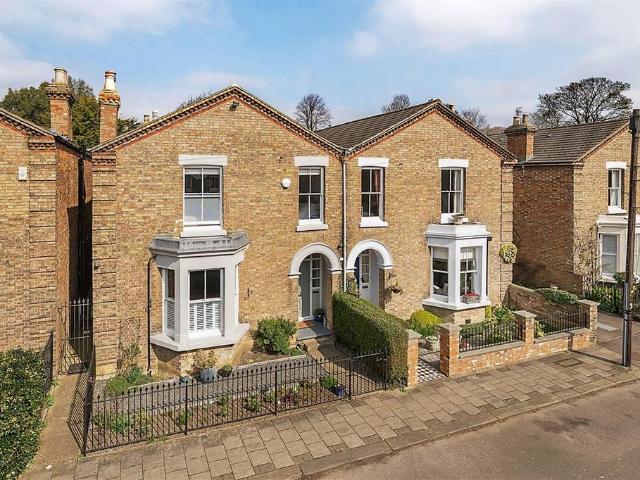 4 bedroom semi detached house for sale
