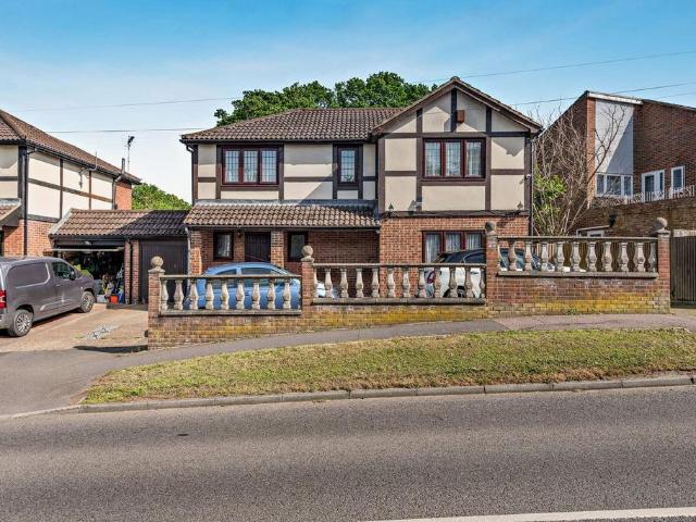 4 bedroom link detached house for sale