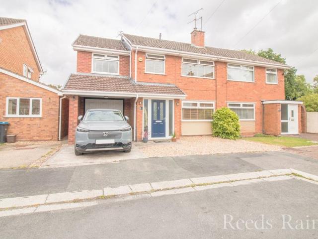4 bedroom semi detached house for sale