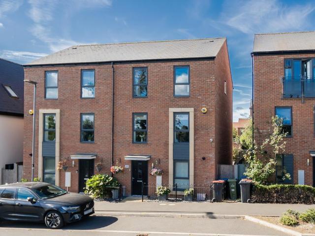 4 bedroom semi detached house for sale