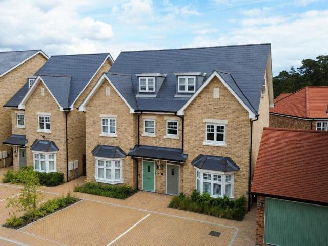 4 bedroom semi detached house for sale