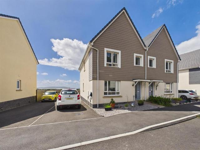 4 bedroom semi detached house for sale