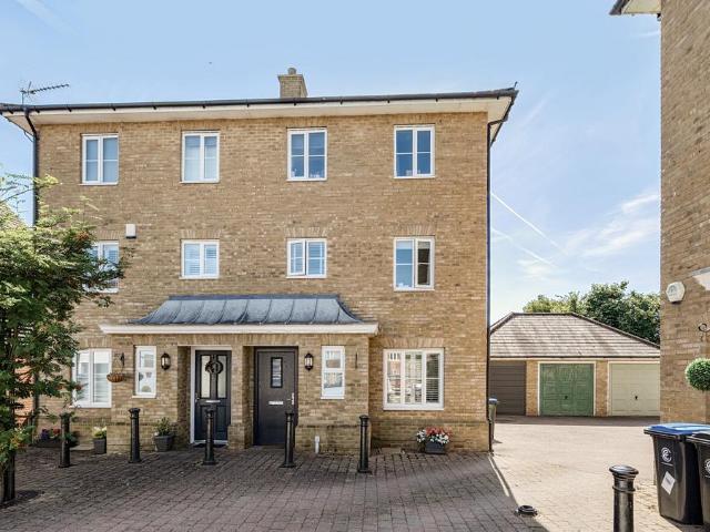 4 bedroom semi detached house for sale