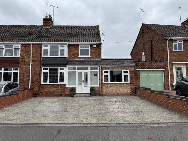 4 bedroom semi detached house for sale