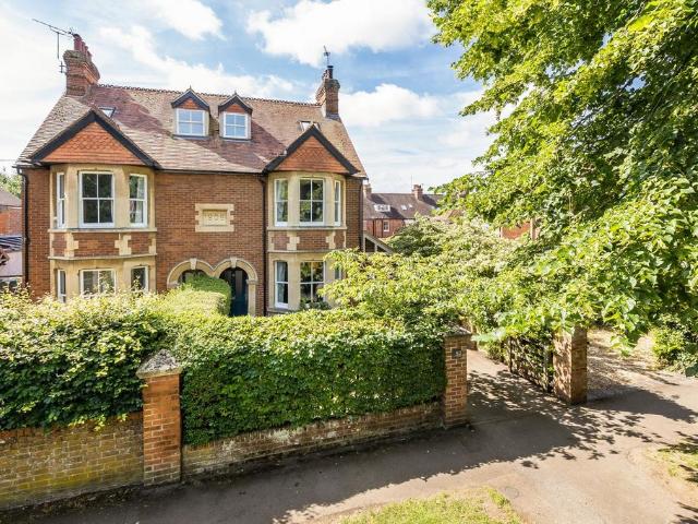 4 bedroom semi detached house for sale
