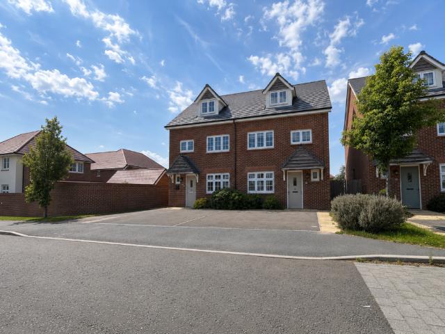 4 bedroom semi detached house for sale