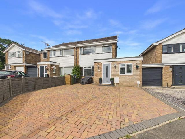 4 bedroom semi detached house for sale