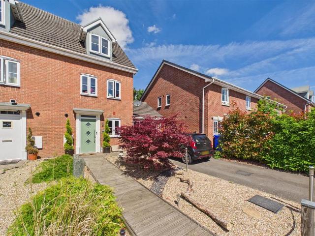 4 bedroom semi detached house for sale