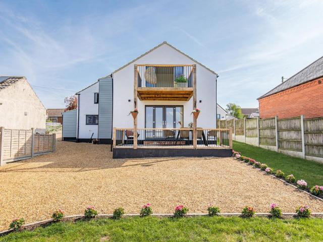 4 bedroom semi detached house for sale