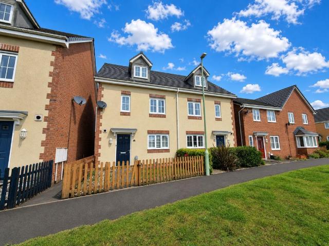 4 bedroom semi detached house for sale