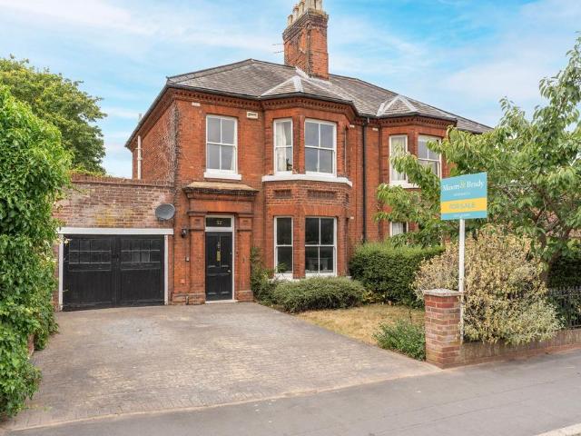 4 bedroom semi detached house for sale