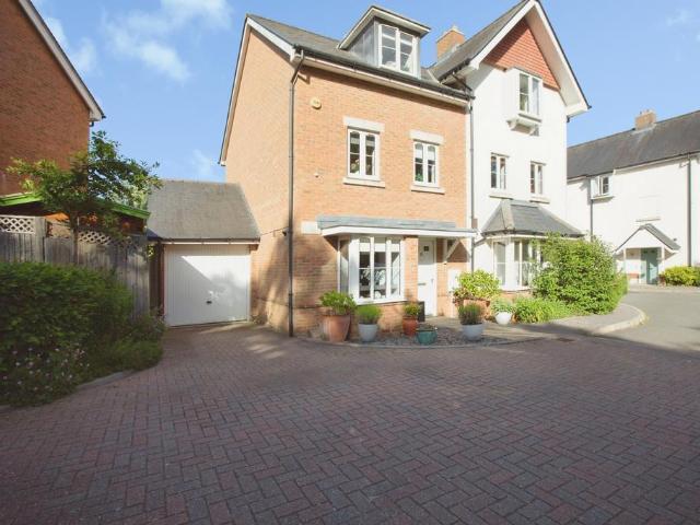 4 bedroom semi detached house for sale