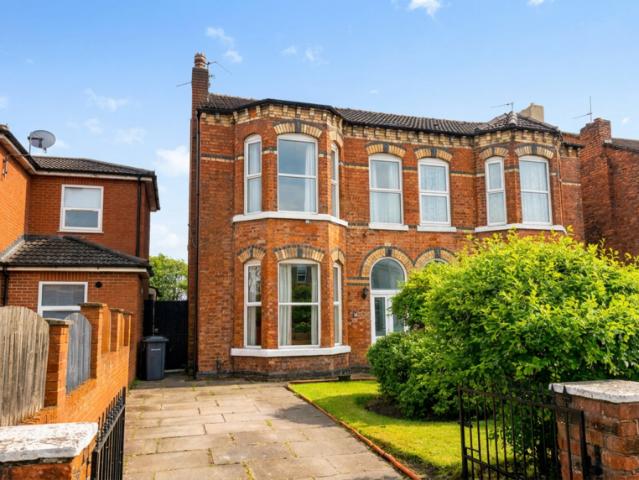 4 bedroom semi detached house for sale