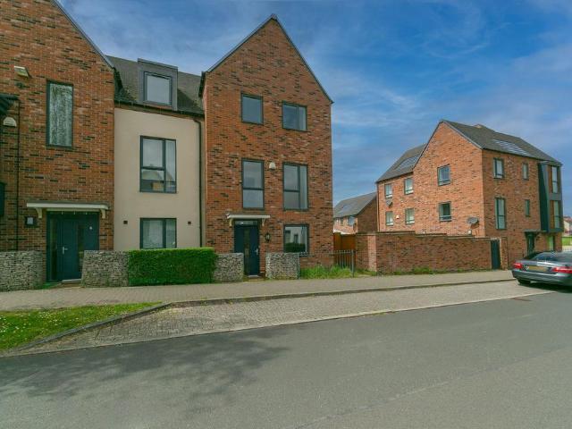 4 bedroom semi detached house for sale