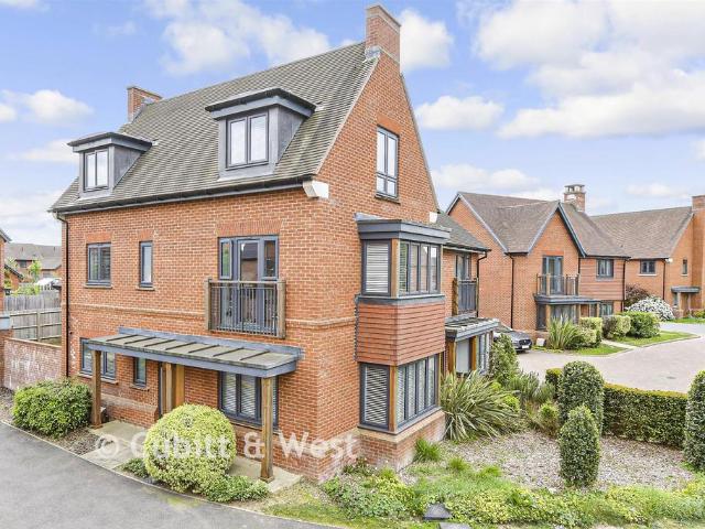 4 bedroom semi detached house for sale