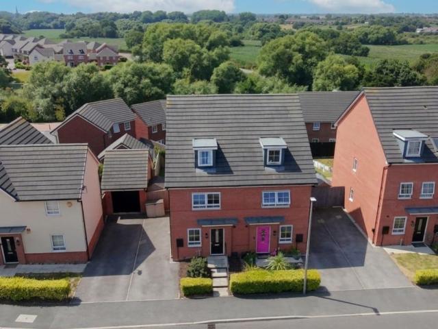 4 bedroom semi detached house for sale