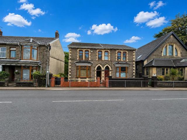 4 bedroom semi detached house for sale