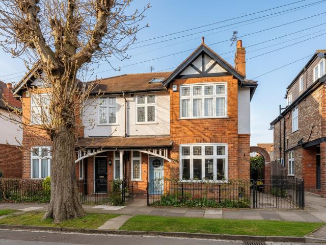 4 bedroom semi detached house for sale