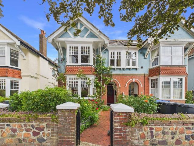 4 bedroom semi detached house for sale