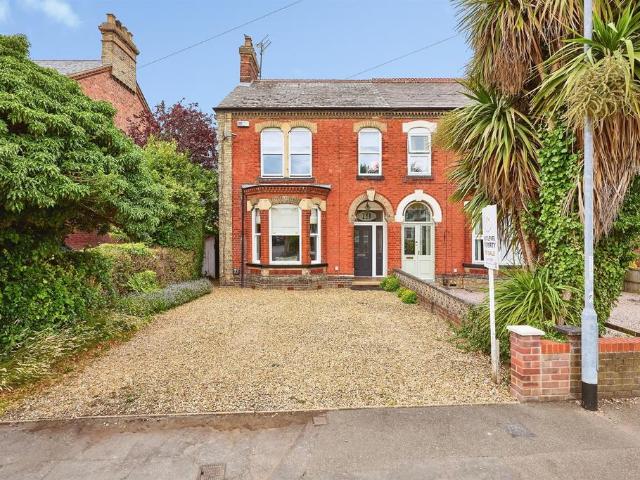 4 bedroom semi detached house for sale