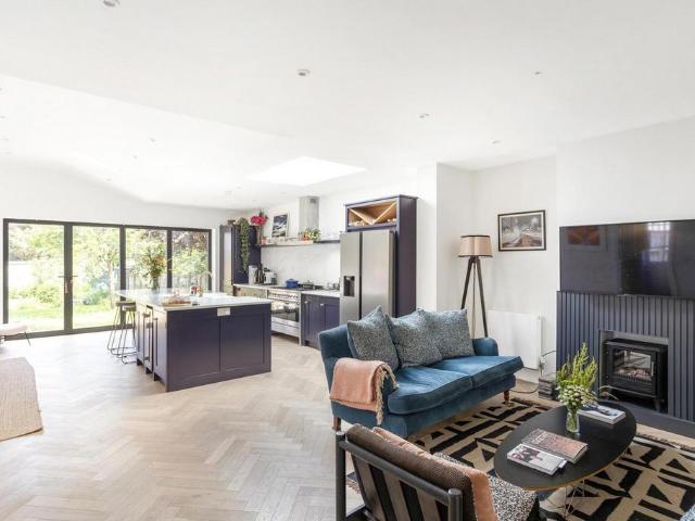 4 bedroom semi detached house for sale