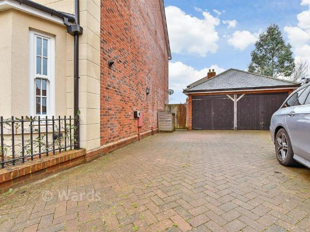 4 bedroom semi detached house for sale