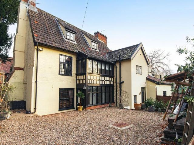 4 bedroom semi detached house for sale
