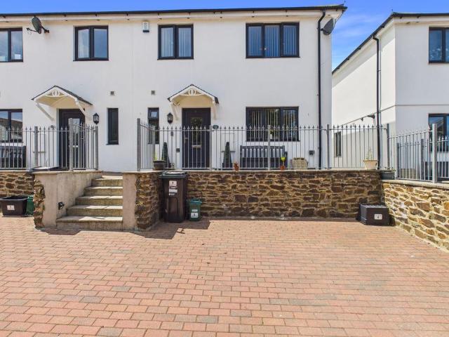 4 bedroom end of terrace house for sale